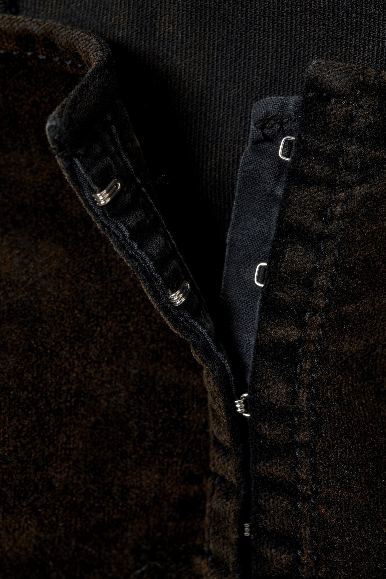 fitted washed velvet hook-and-eye top - Dark Brown | Weekday GB