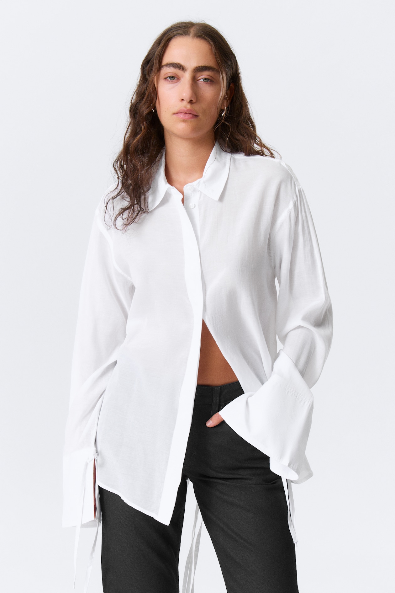 Women's White Long-Sleeved Open Back Tie Shirt | H&M GB