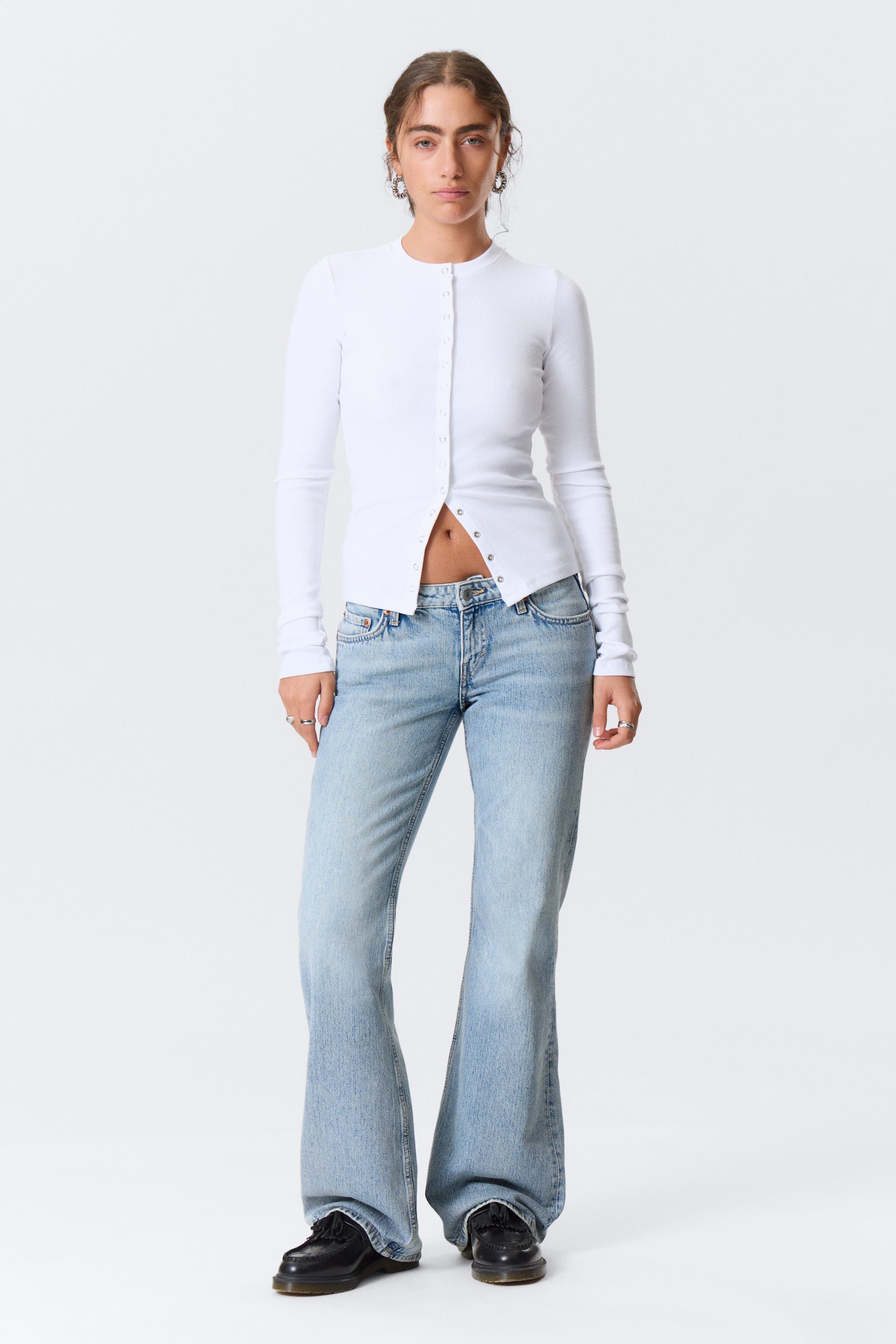 nova low waist slim bootcut jeans - Lip Blue - Ljusblå | Weekday SE