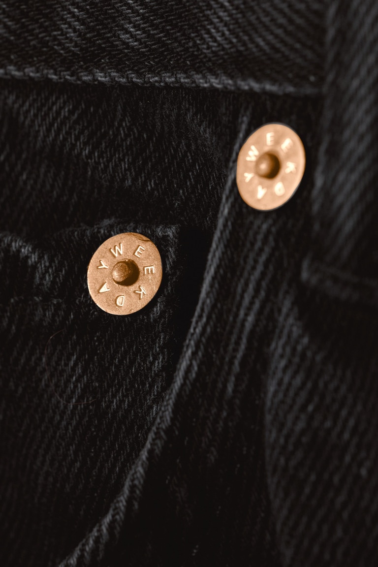 galaxy mid rise loose straight jeans - Tuned Black - Black | Weekday GB
