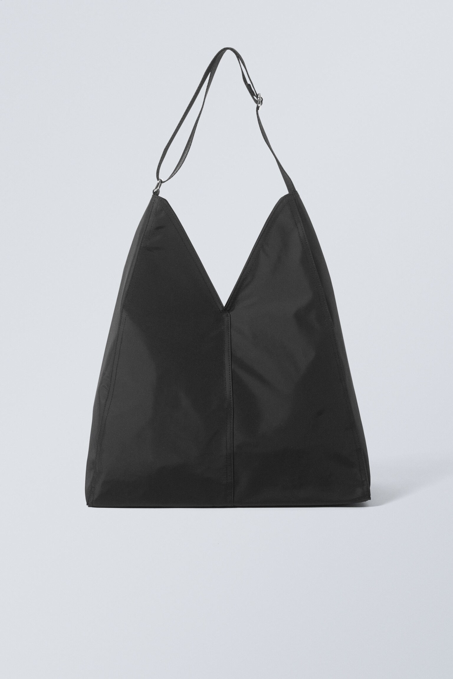 v-shaped nylon shoulder bag - Black | Weekday DK