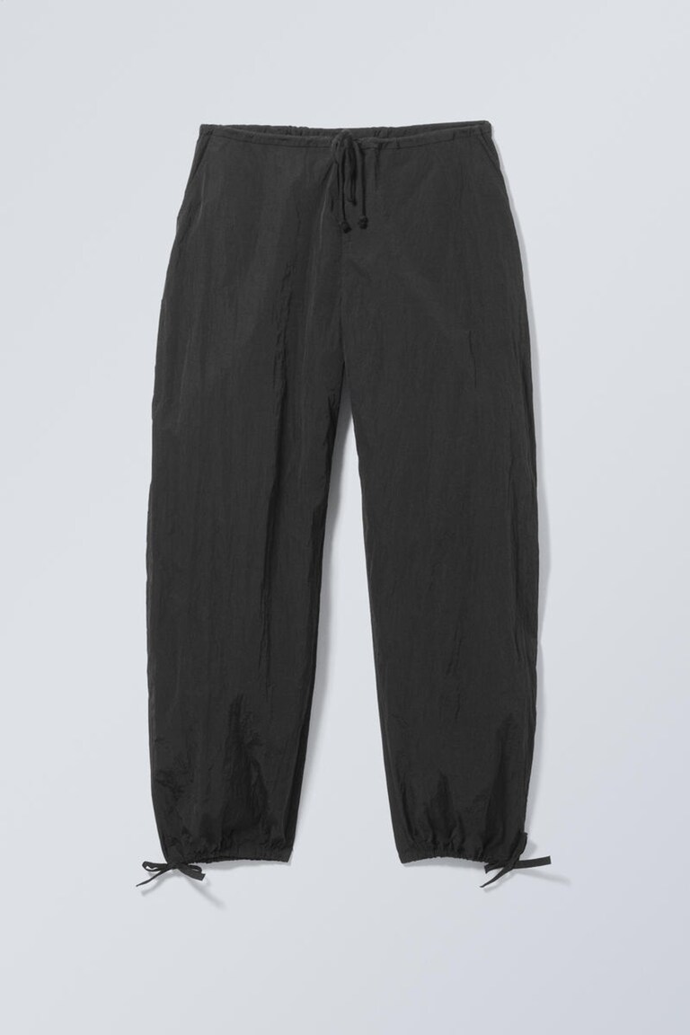 alister tracksuit parachute trousers - Black | Weekday DK